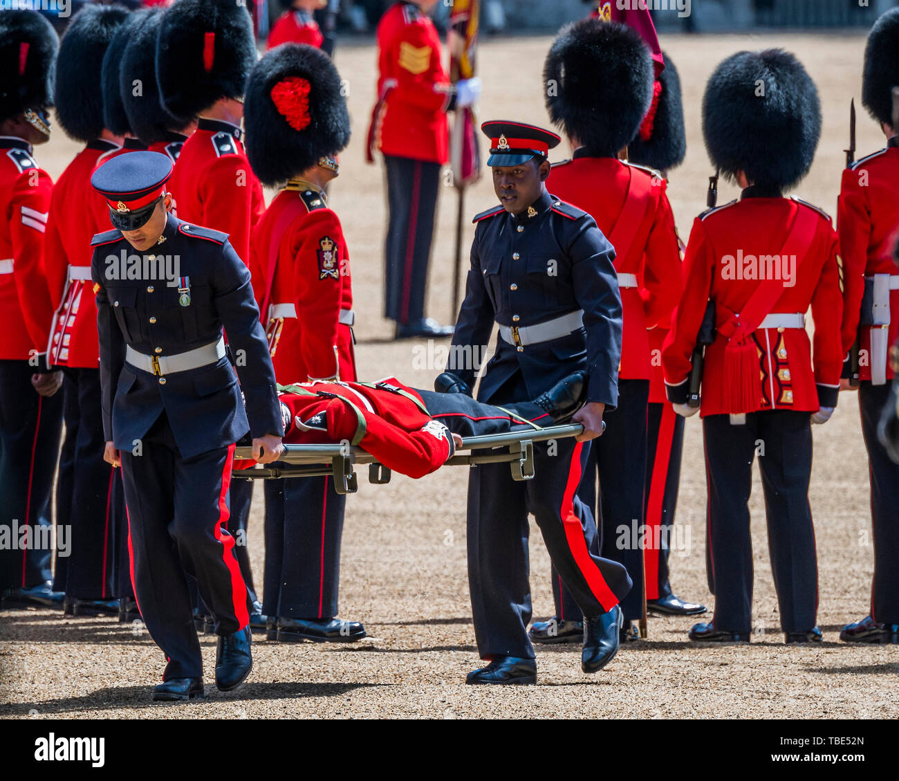 Horse guards faint hi-res stock photography and images - Alamy