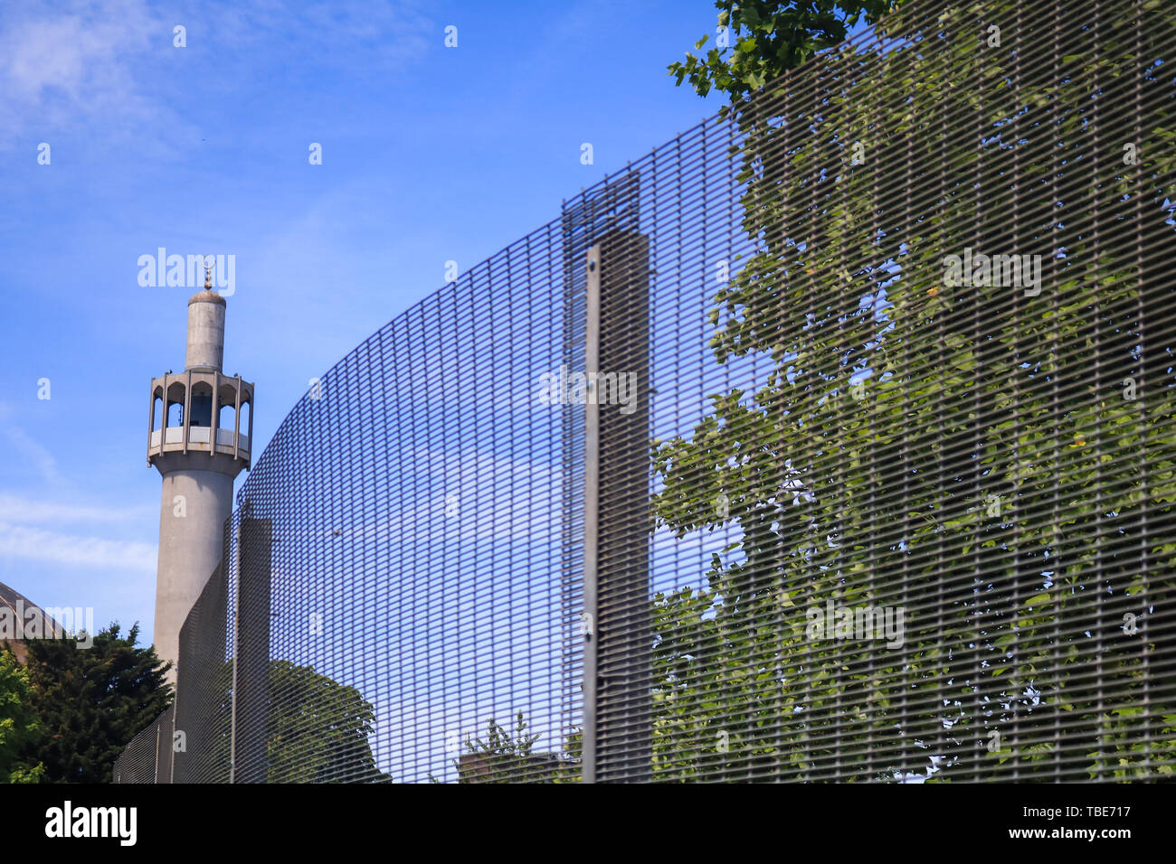 London UK. 1st June 2019. A ring of steel is installed around the ...