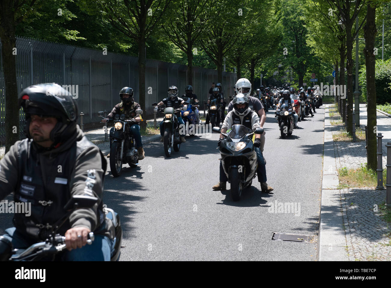 Berlin, Germany. 01st June, 2019. Veterans come on motorcycles to the ...