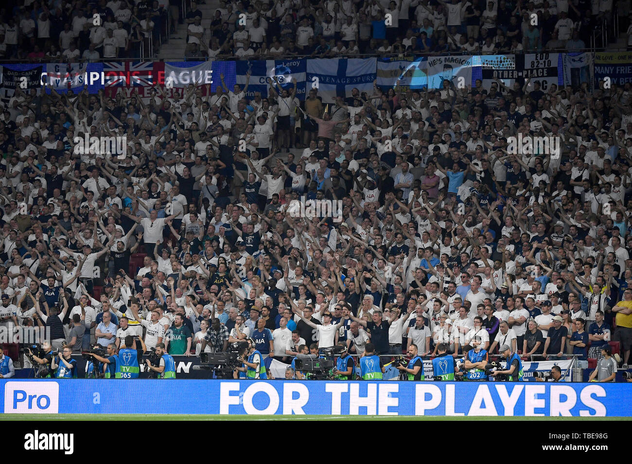 Tottenham team photo champions league hi-res stock photography and ...