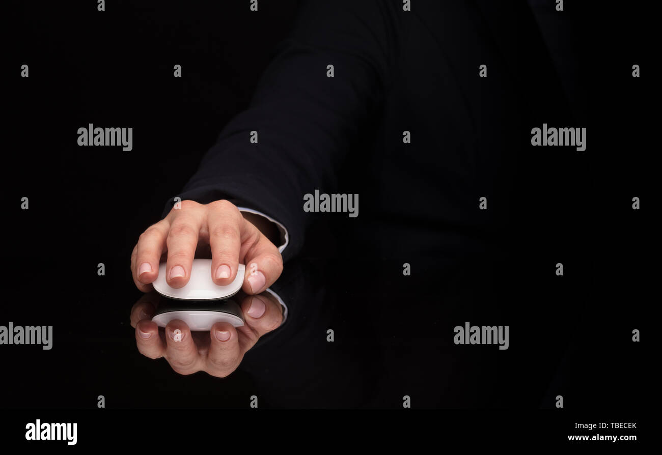 Hand using wireless mouse in a dark environment Stock Photo - Alamy