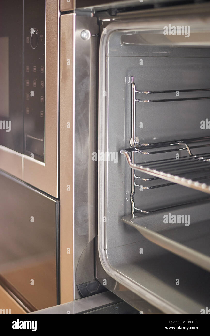 Convection oven hi-res stock photography and images - Alamy