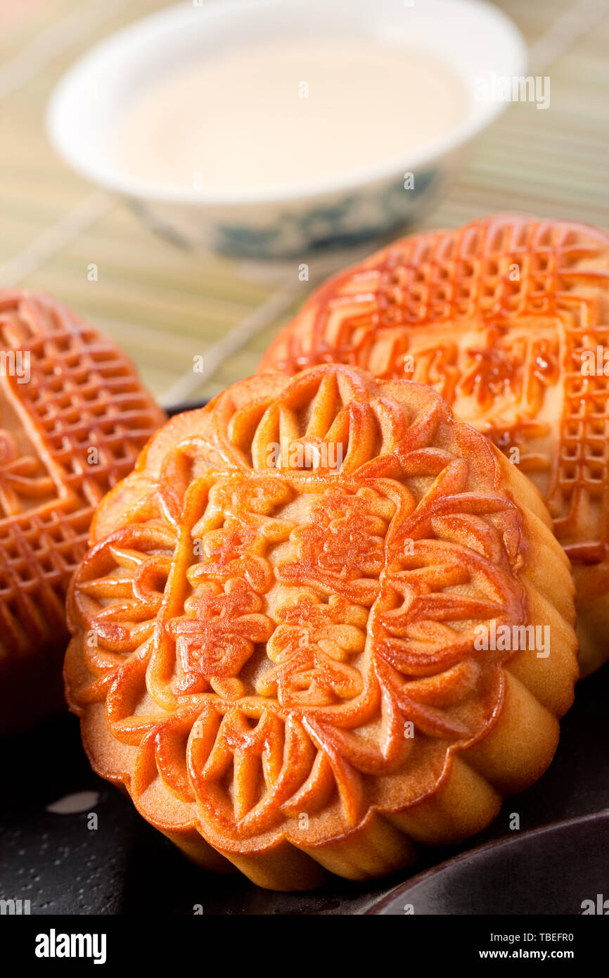 Traditional moon cakes for the Mid-Autumn Festival Stock Photo - Alamy