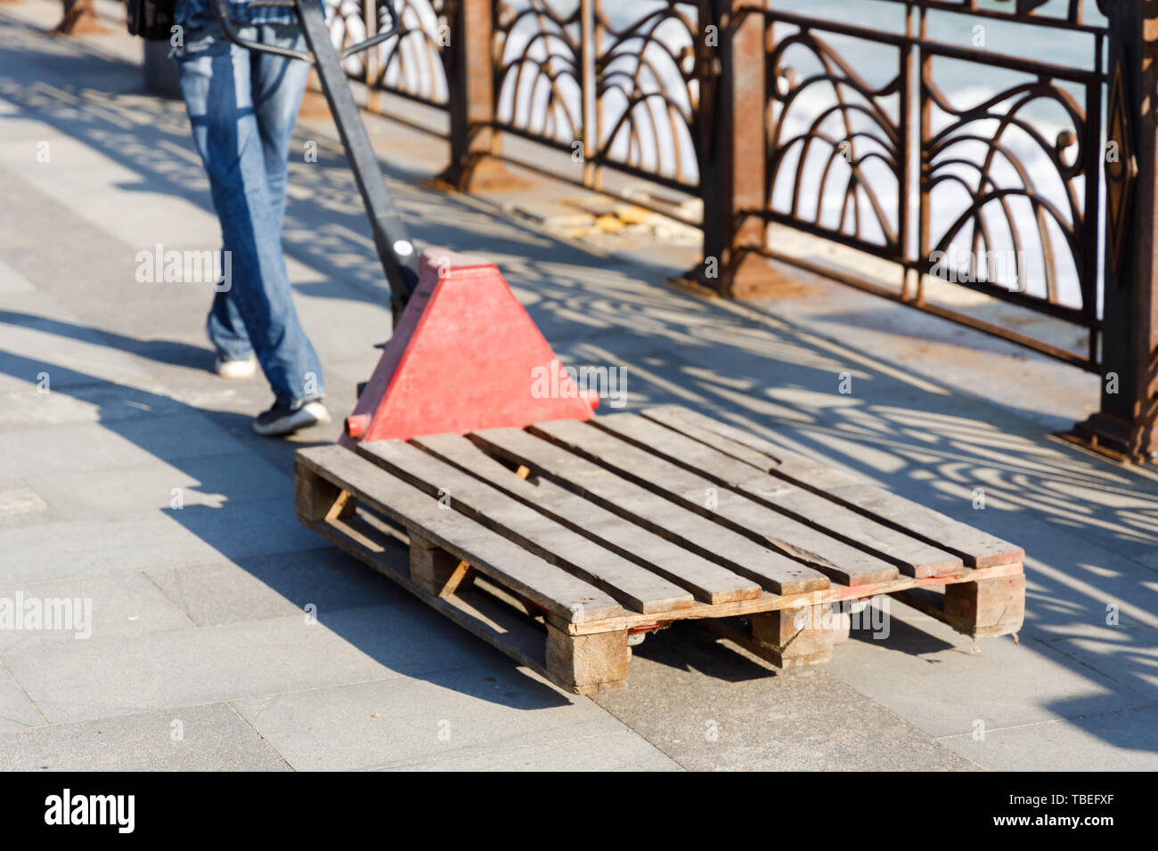 Delivery man empty trolley hi-res stock photography and images - Alamy