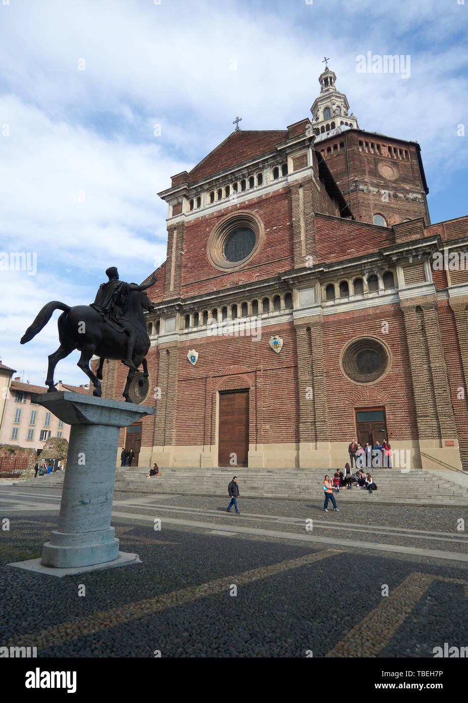 Sculpture in front catholic hi-res stock photography and images - Alamy