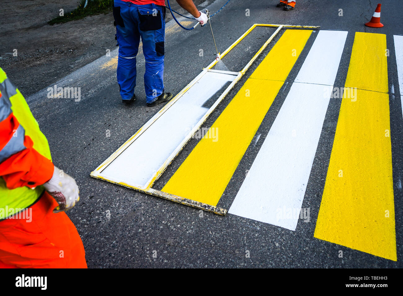 Painting highway lines hi-res stock photography and images - Alamy