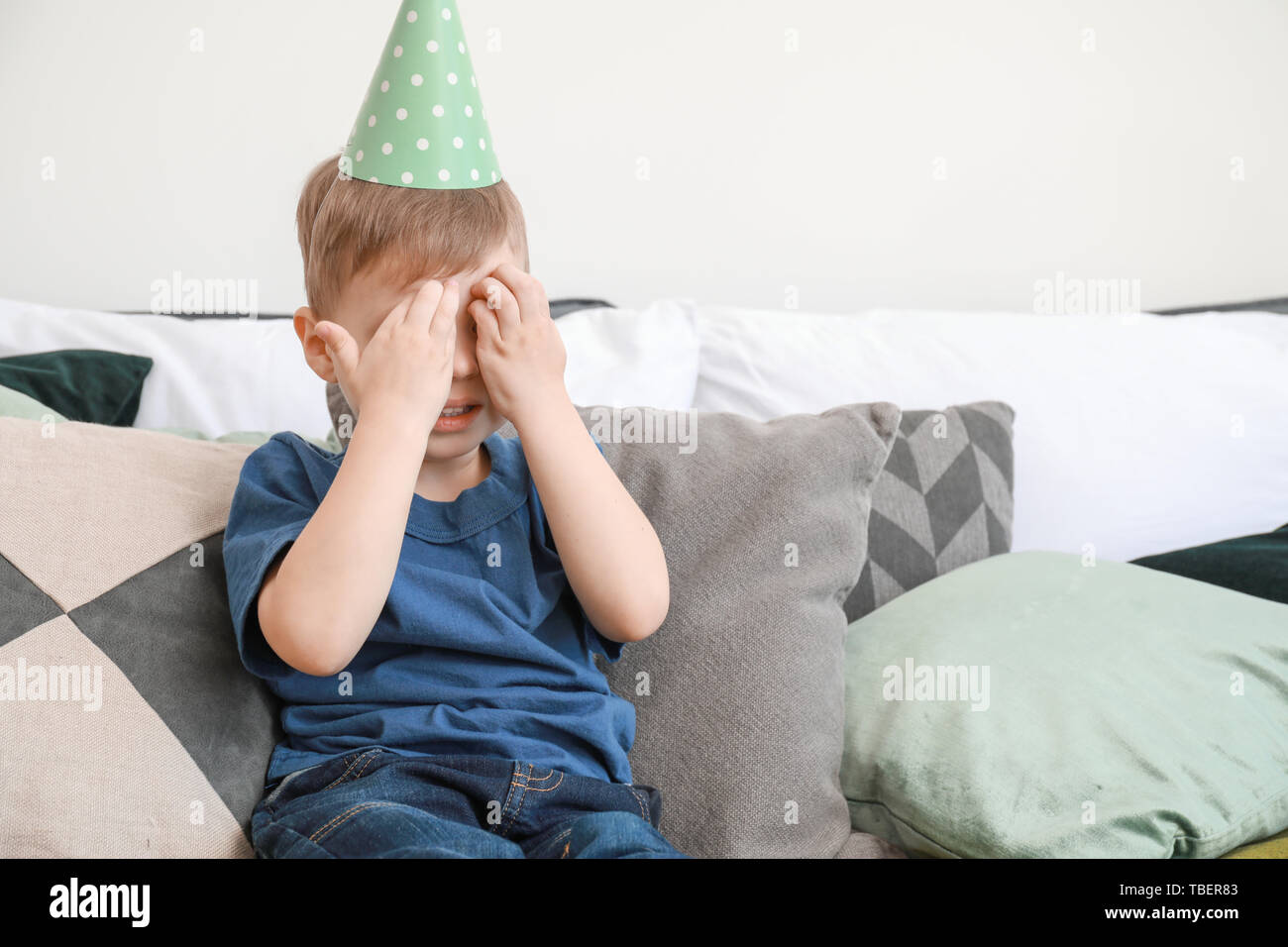 Birthday party children stress hi-res stock photography and images - Alamy