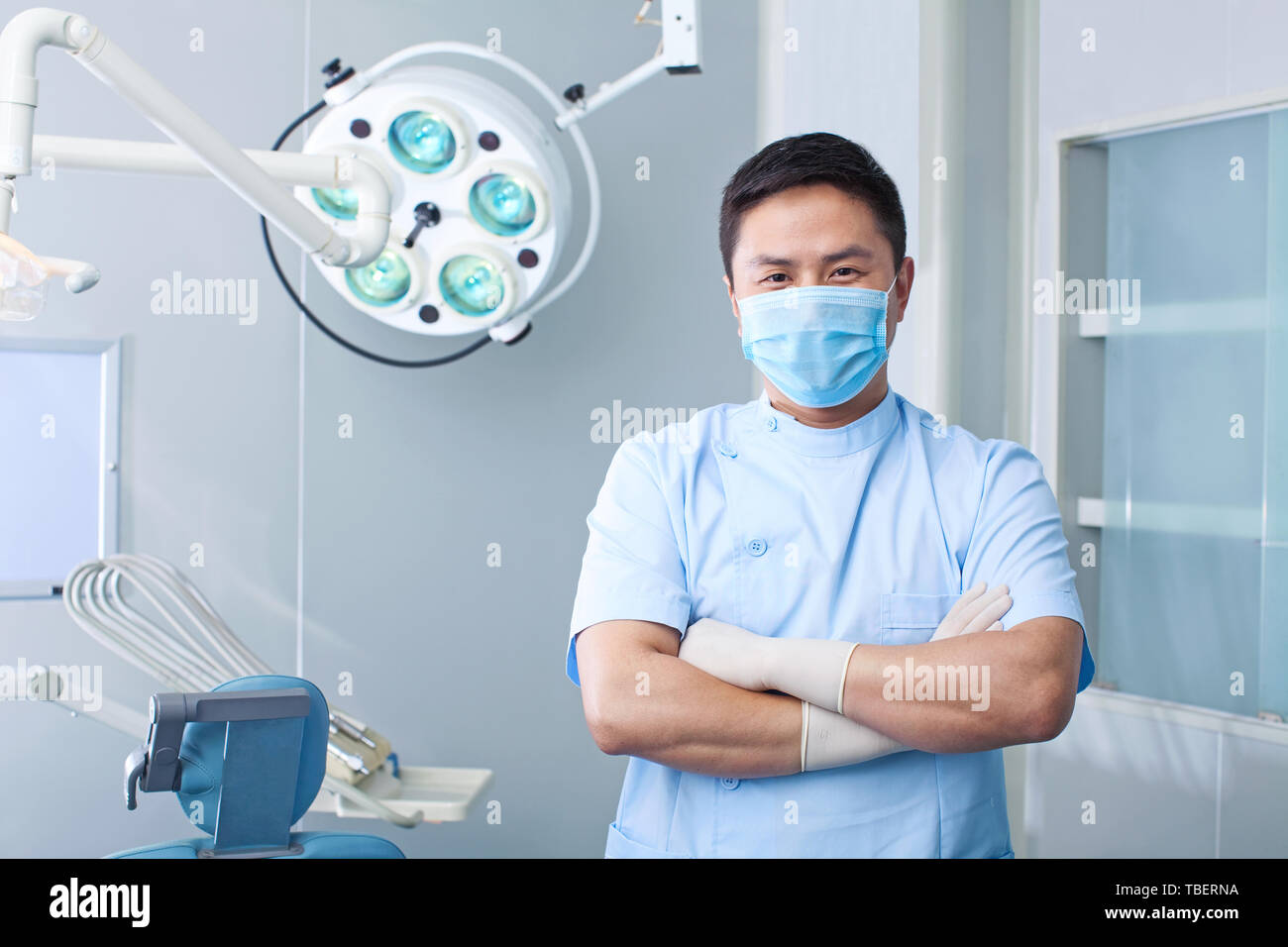 Doctors treat teeth with patients in clinic Stock Photo - Alamy