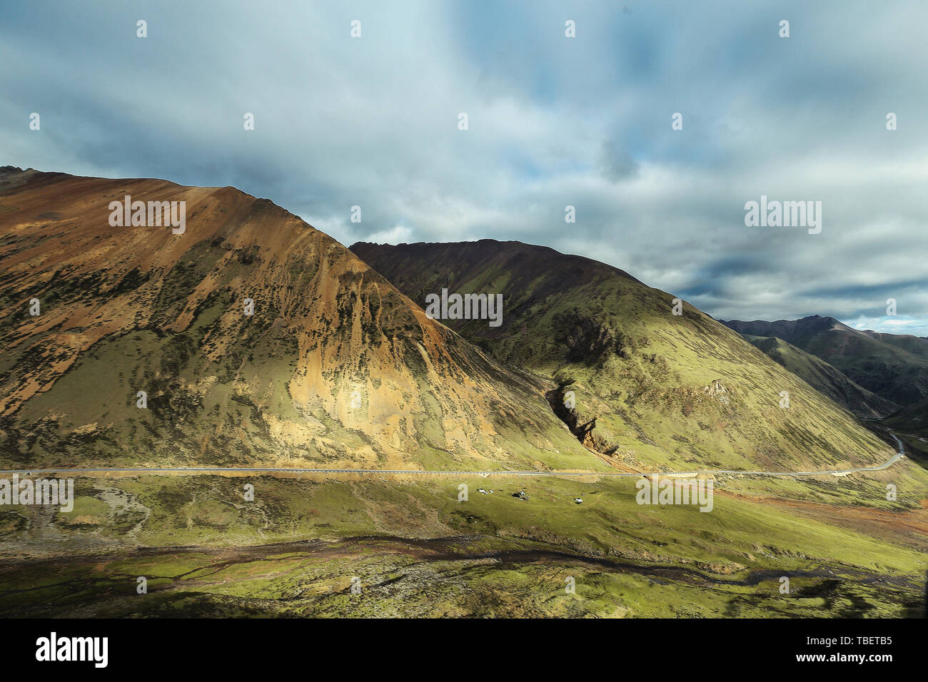 Scenery of Yingzhi Lulang Linhai in Tibet Autonomous Region Stock Photo ...