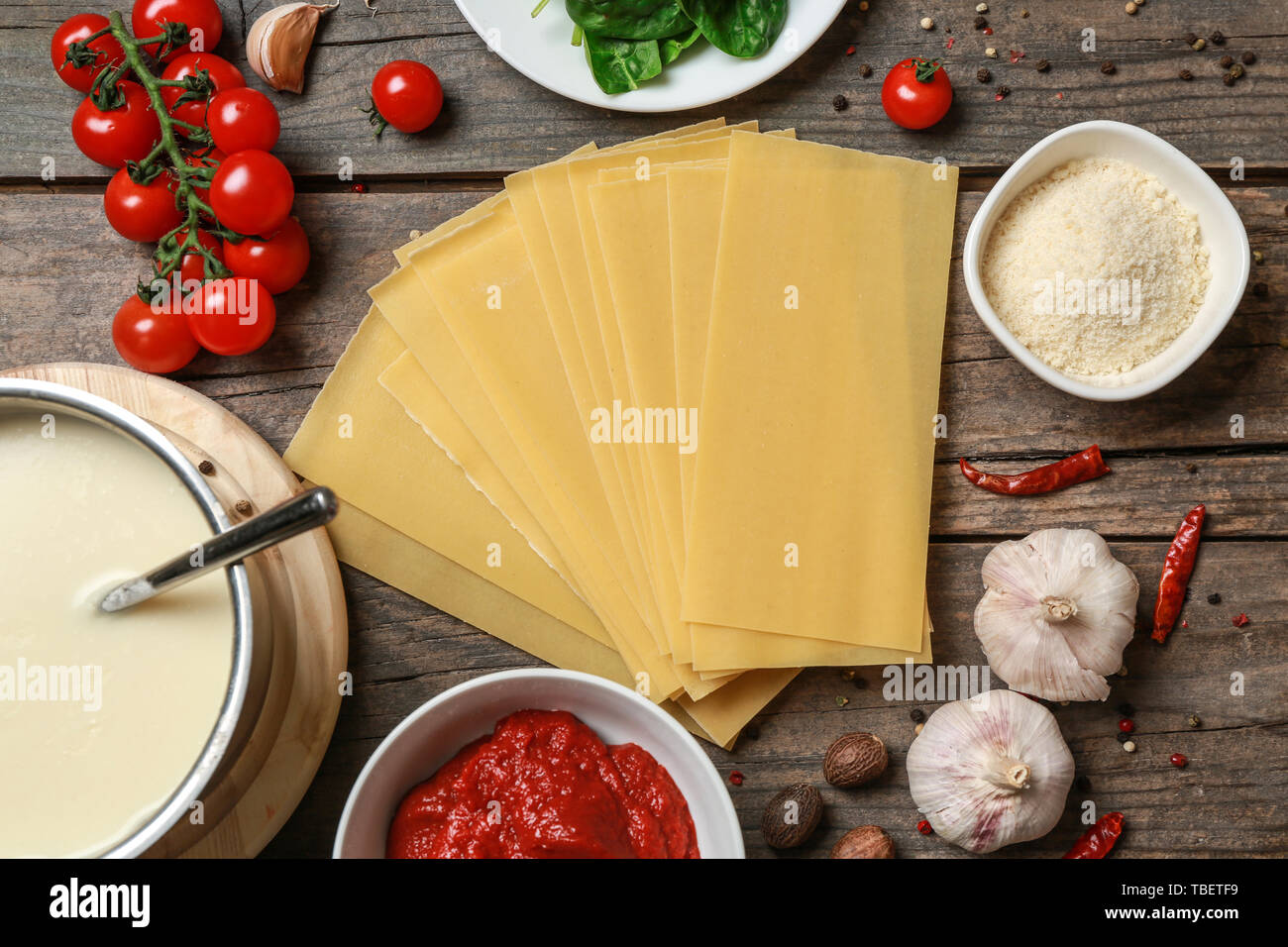 Flat pasta sheets hi-res stock photography and images - Alamy