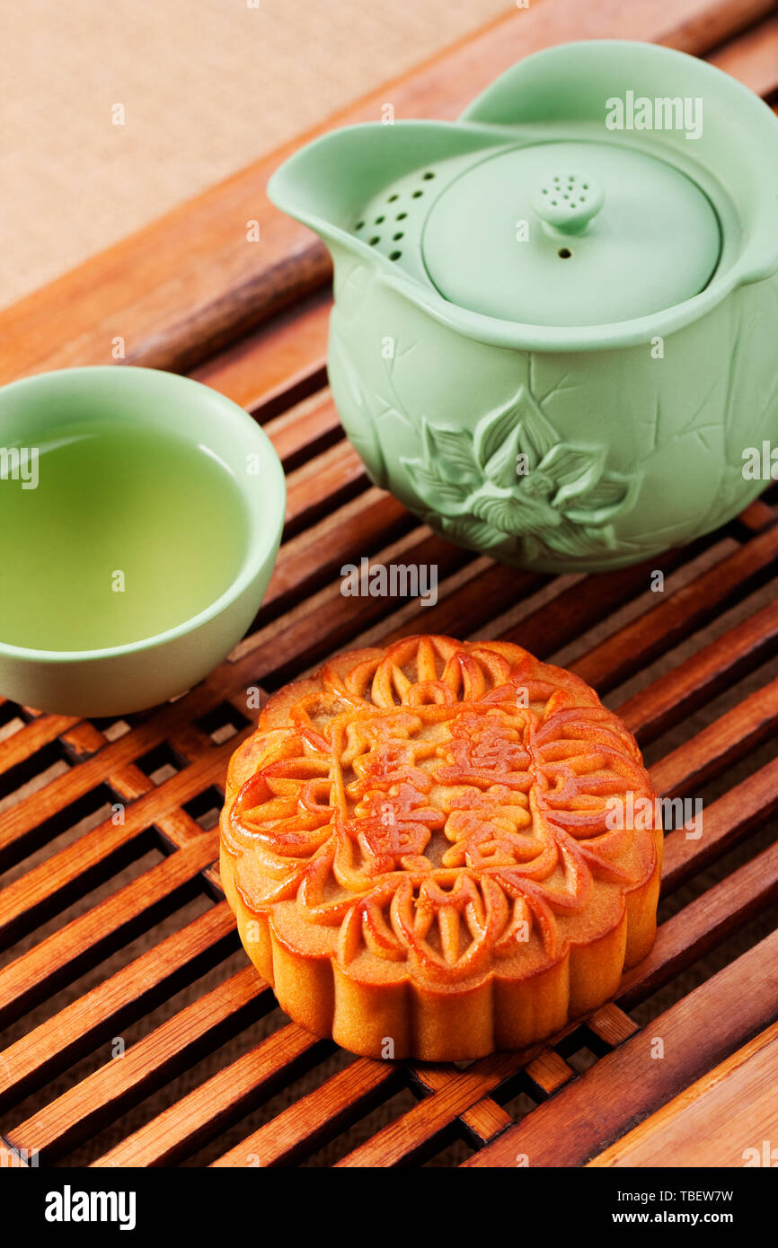 Traditional moon cakes for the Mid-Autumn Festival Stock Photo - Alamy