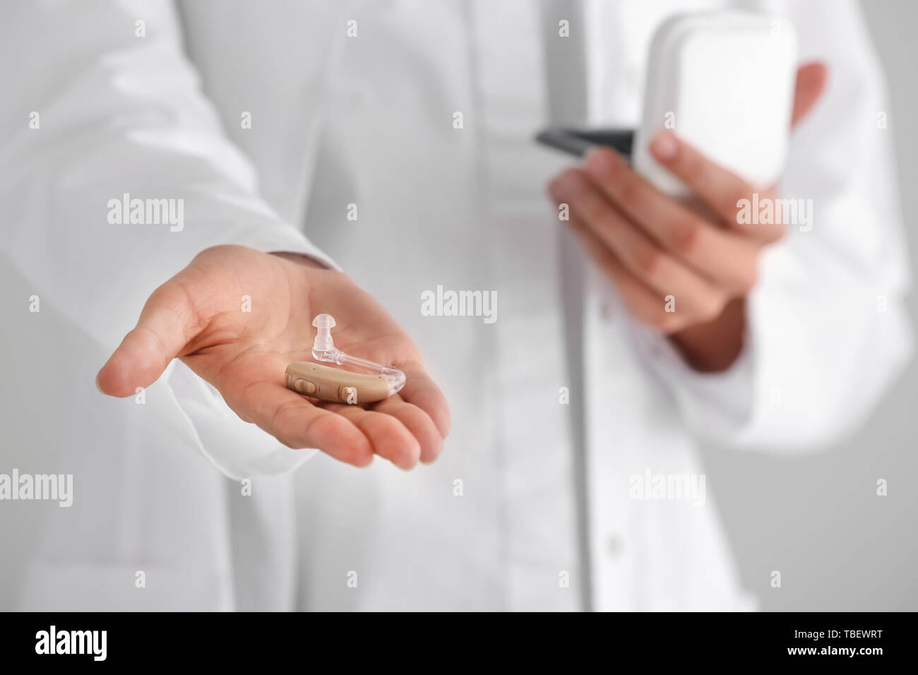 Hearing loss audiologist doctor hi-res stock photography and images - Alamy