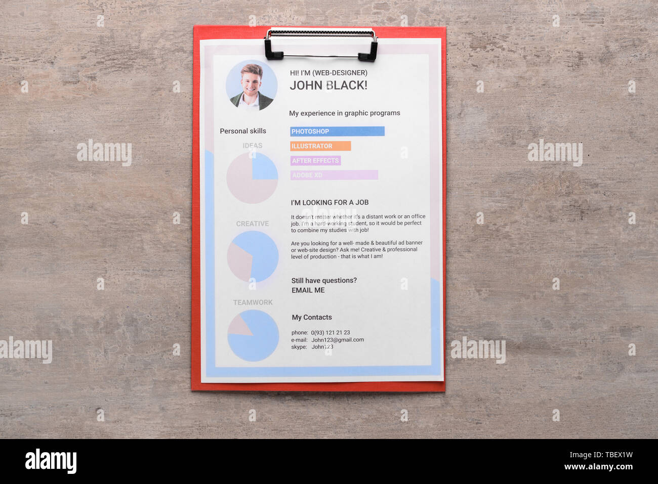 Employer new paper table hi-res stock photography and images - Alamy