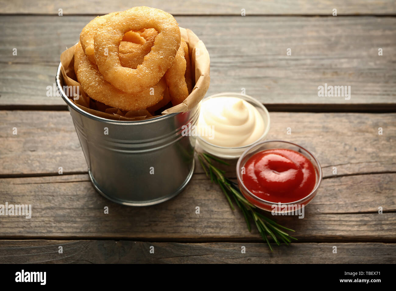 Onion bucket hi-res stock photography and images - Alamy