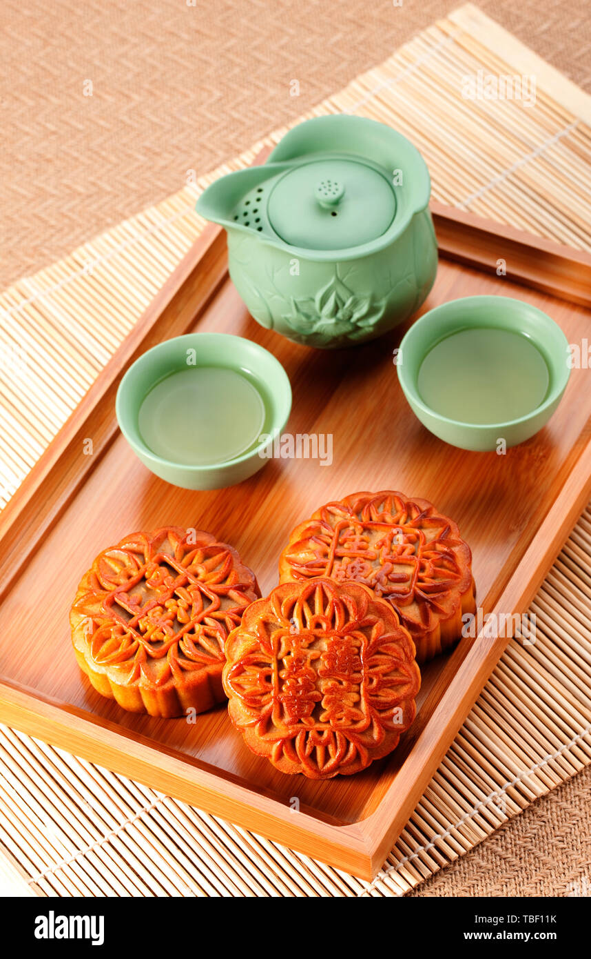 Traditional moon cakes for the Mid-Autumn Festival Stock Photo - Alamy