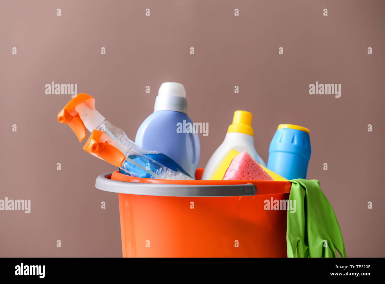 Set of cleaning supplies on color background Stock Photo - Alamy