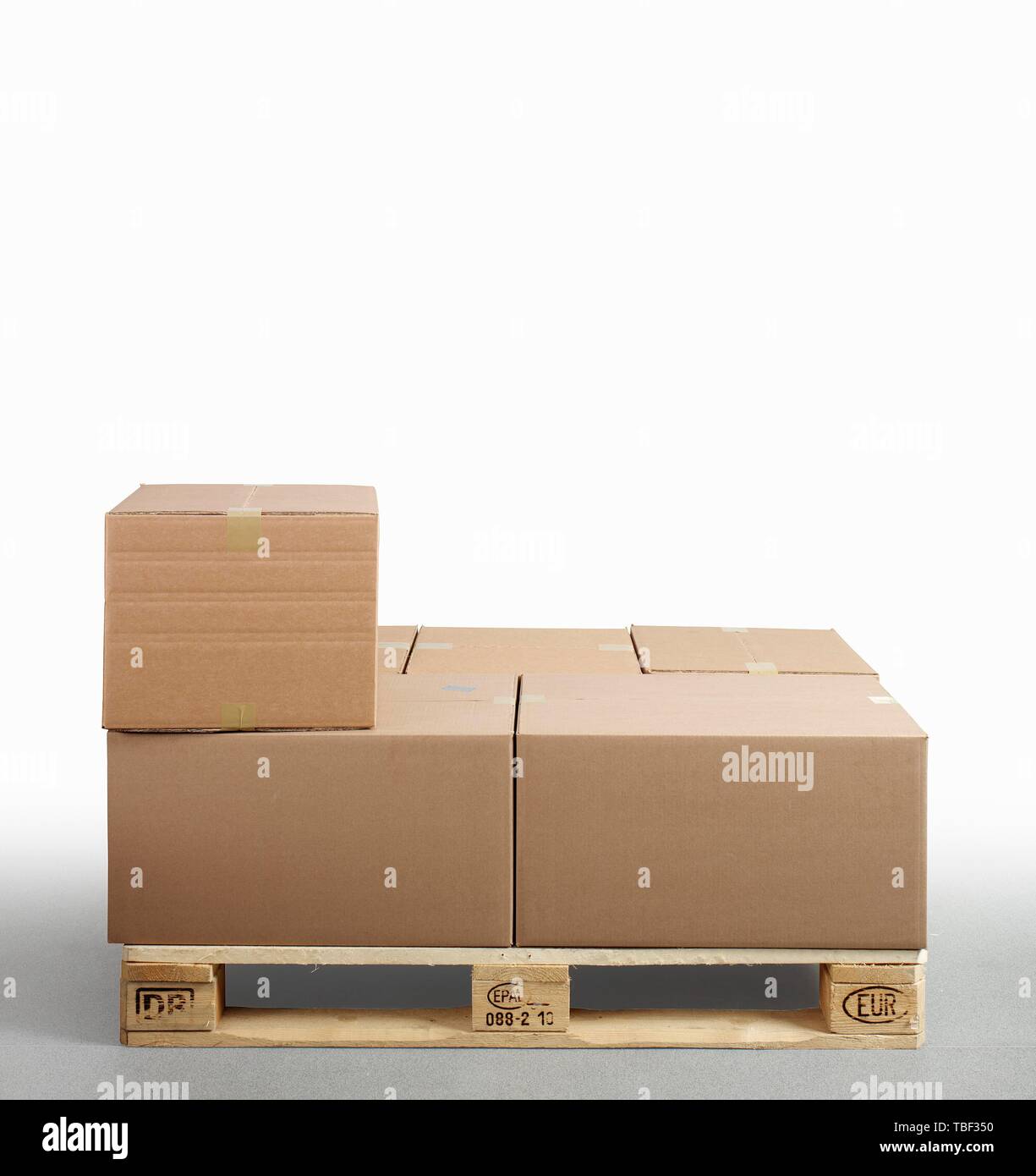 Euro pallet hi-res stock photography and images - Alamy