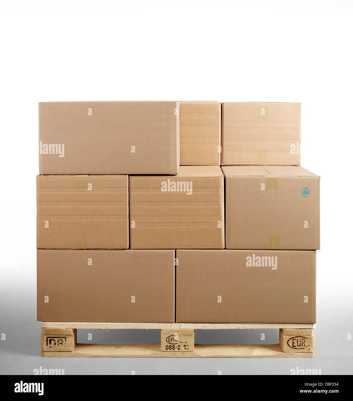 Euro pallet hi-res stock photography and images - Alamy