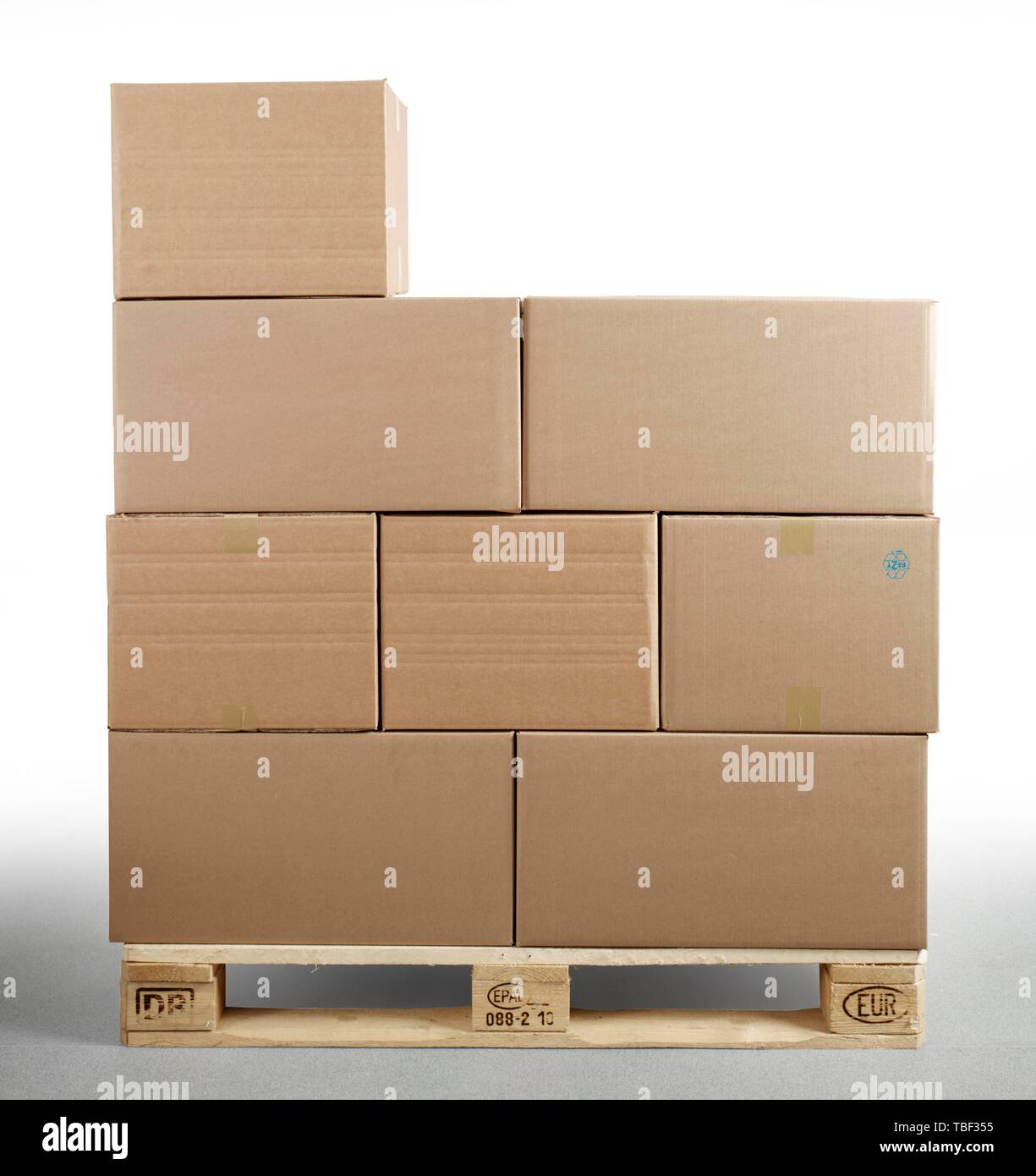 Cartons on euro pallet hi-res stock photography and images - Alamy