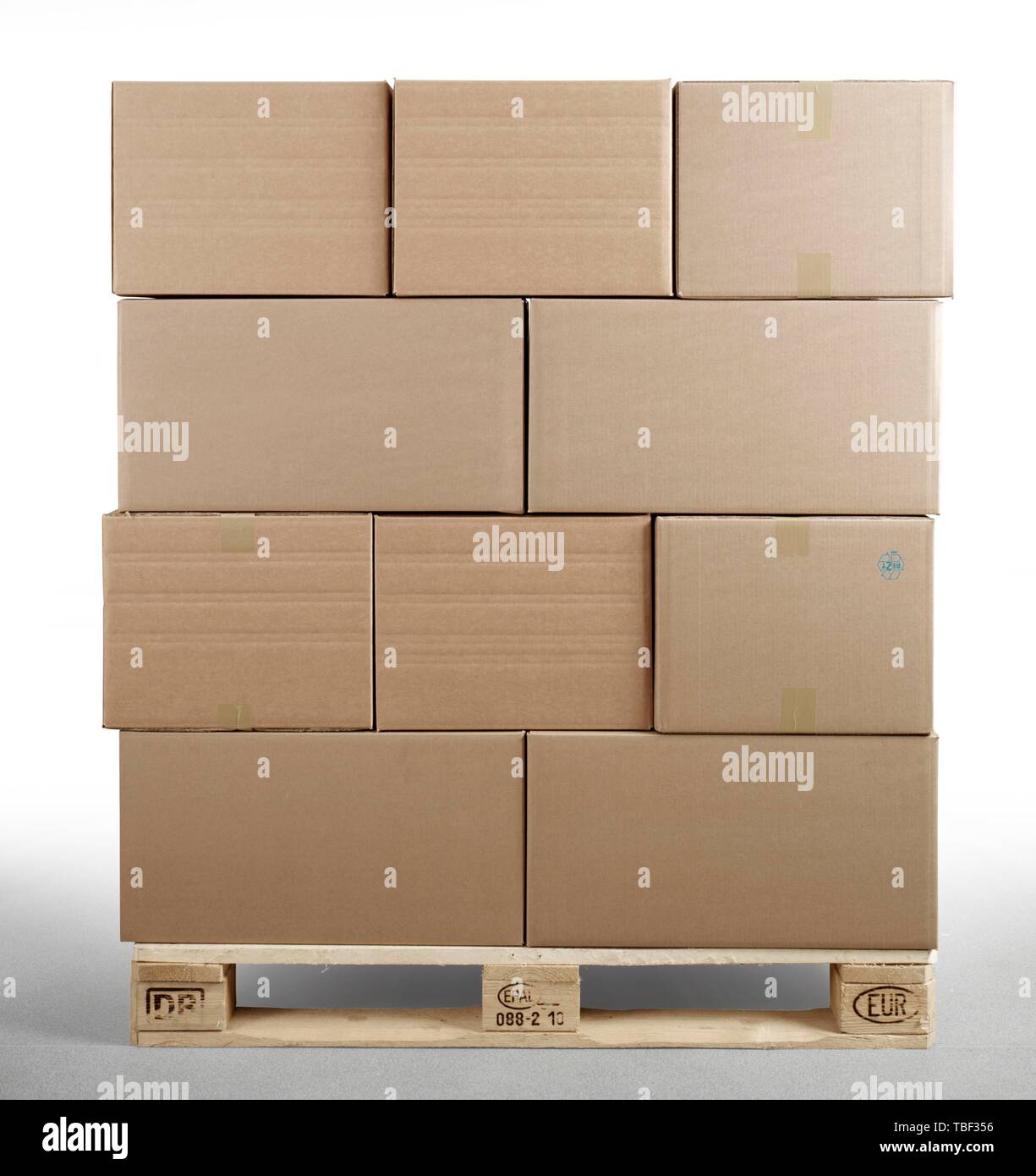 Cartons on euro pallet hi-res stock photography and images - Alamy