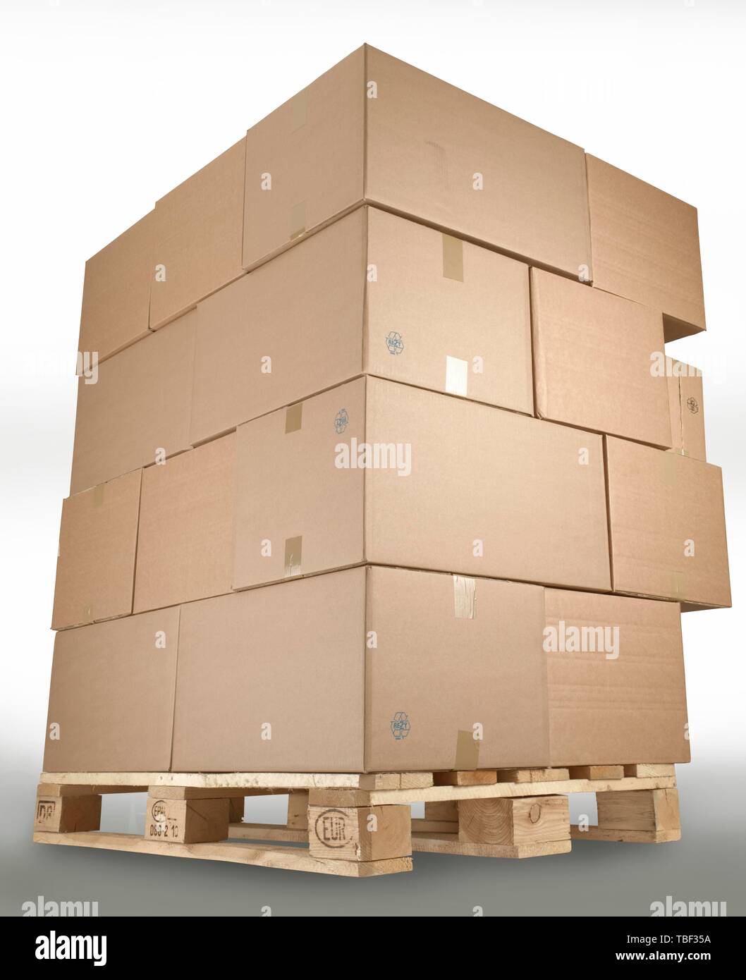Cartons on euro pallet hi-res stock photography and images - Alamy