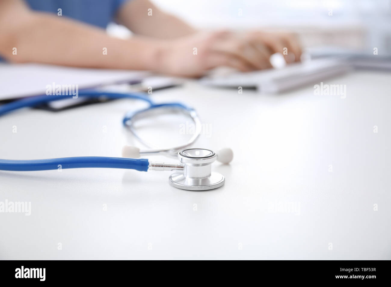 Stethoscope on doctors table hi-res stock photography and images - Alamy