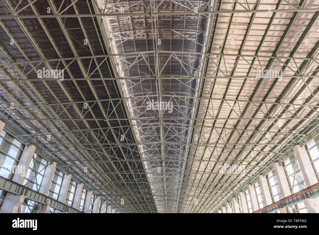Steel beams in factory buildings Stock Photo - Alamy
