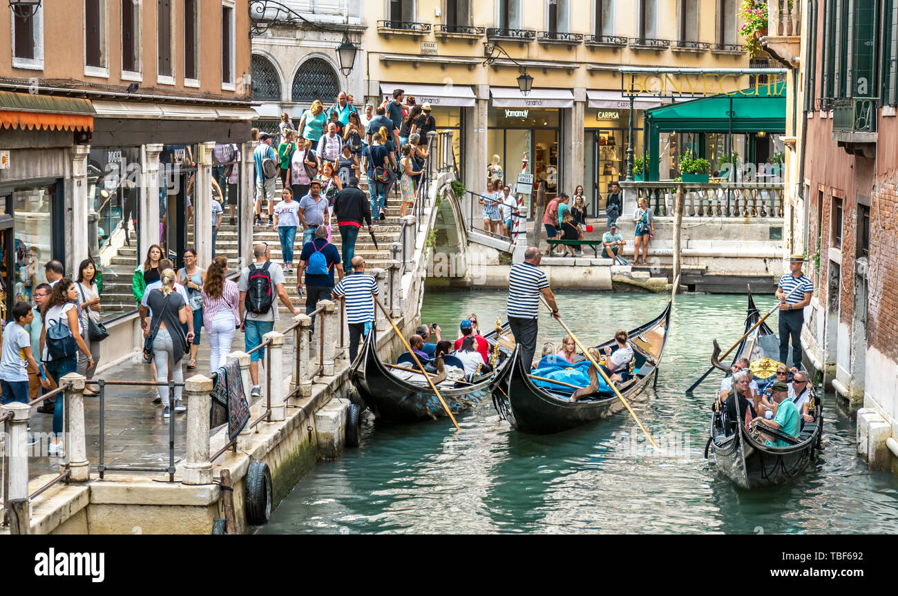 VENICE, ITALY - 25 August, 2018: Tourists on the Grand Canal Shopping ...