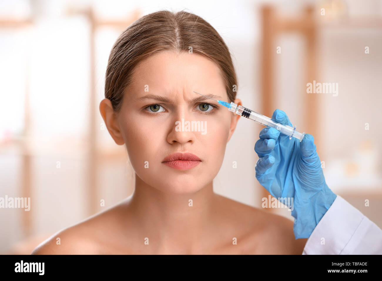 Young woman receiving injection in beauty salon Stock Photo - Alamy