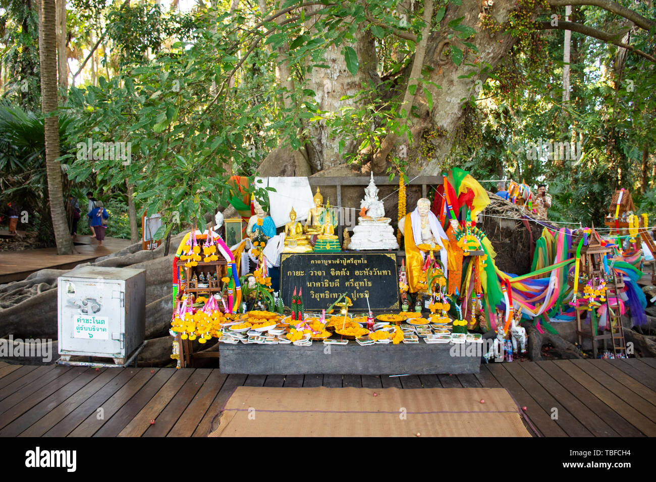 Thai people and foreign travelers travel visit and respect praying holy ...