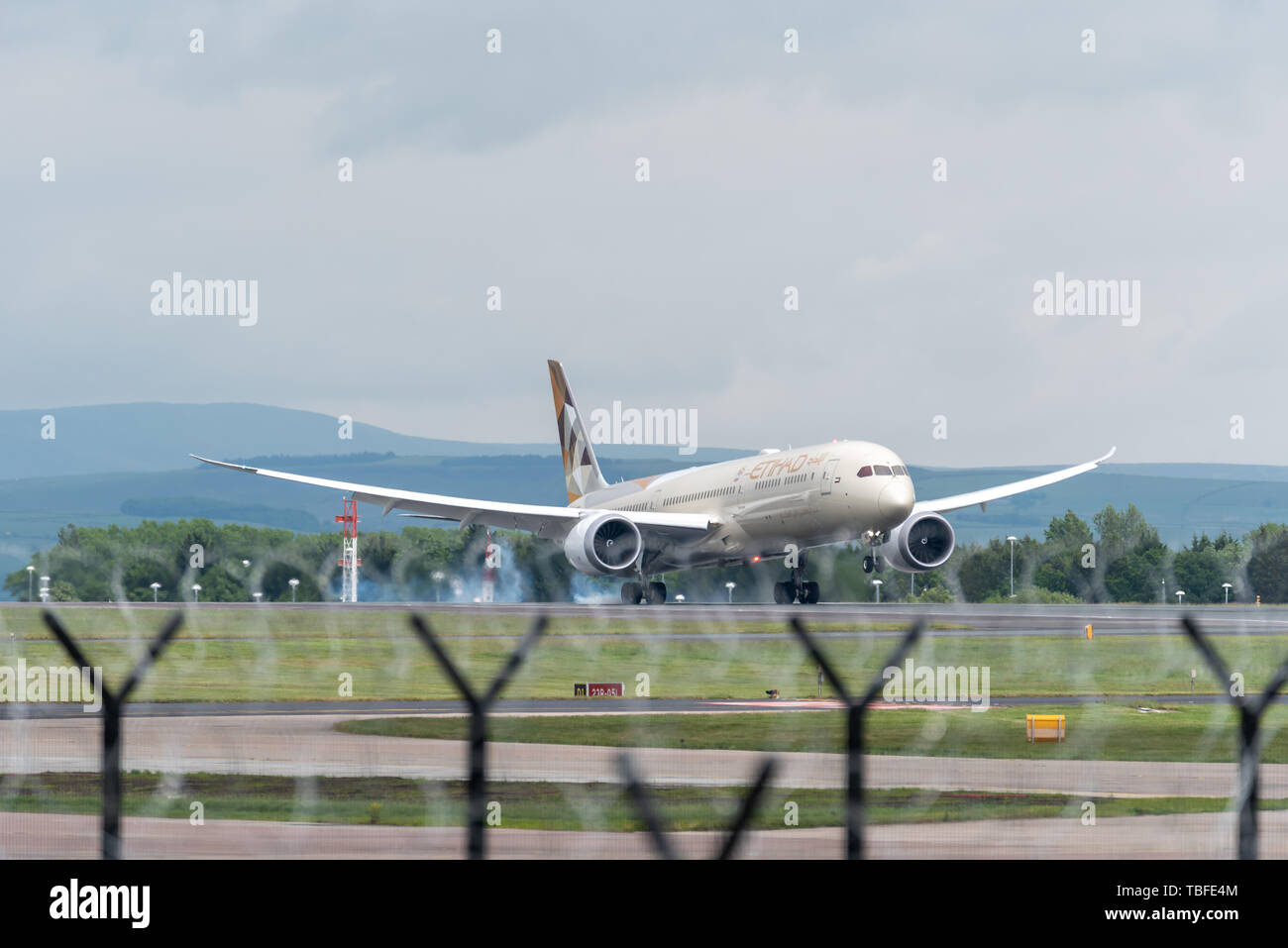 MANCHESTER UK, 30 MAY 2019: Etihad Boeing 787 Dreamliner flight EY21 ...