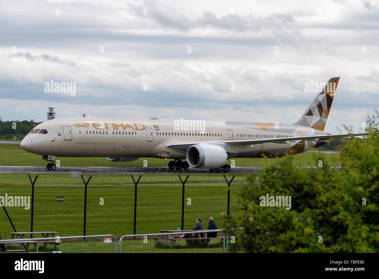 Etihad airways business class hi-res stock photography and images - Alamy