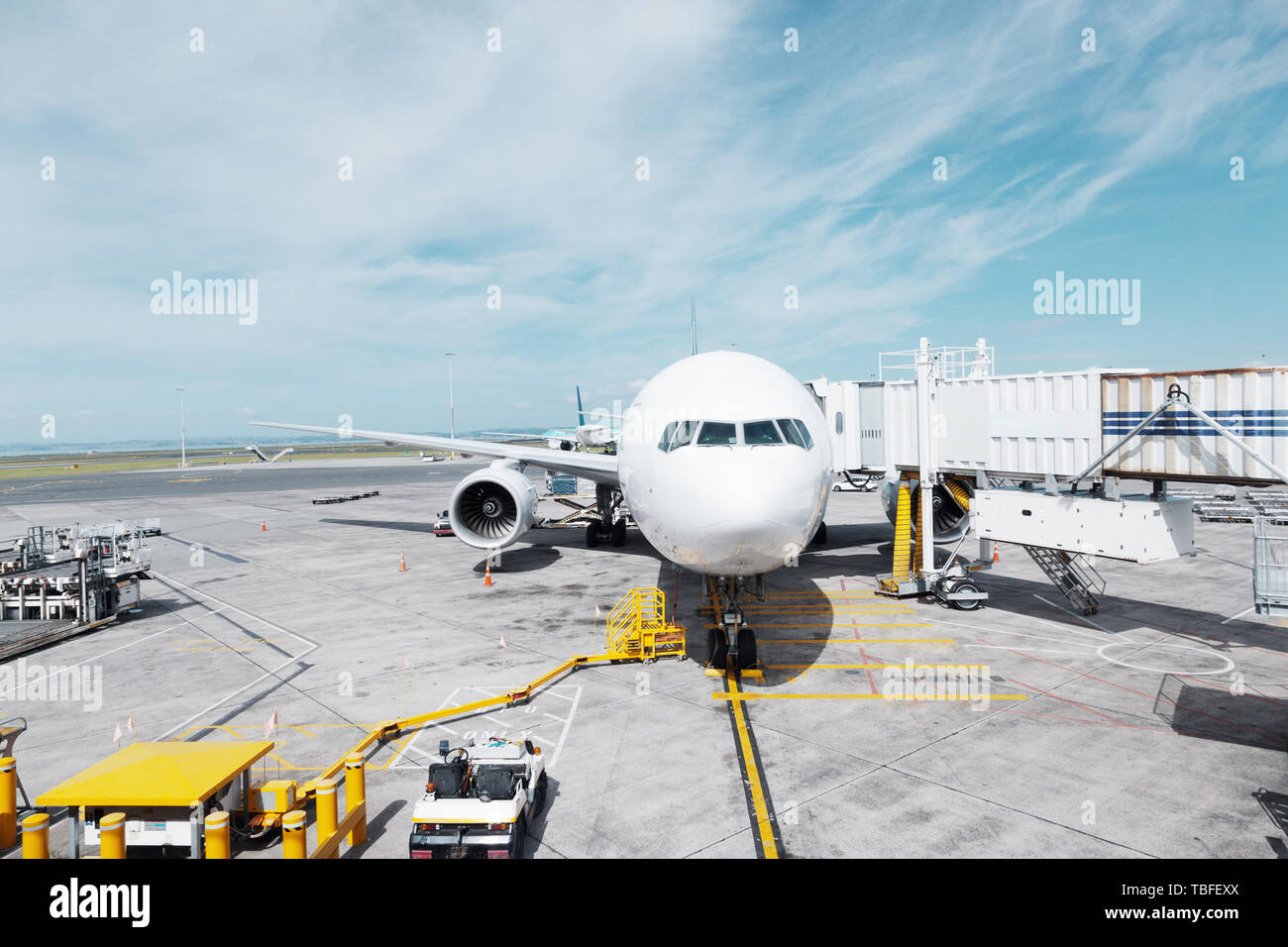 Airplane apron hi-res stock photography and images - Alamy