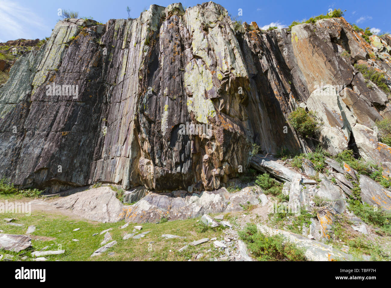 Rock bottom hi-res stock photography and images - Alamy