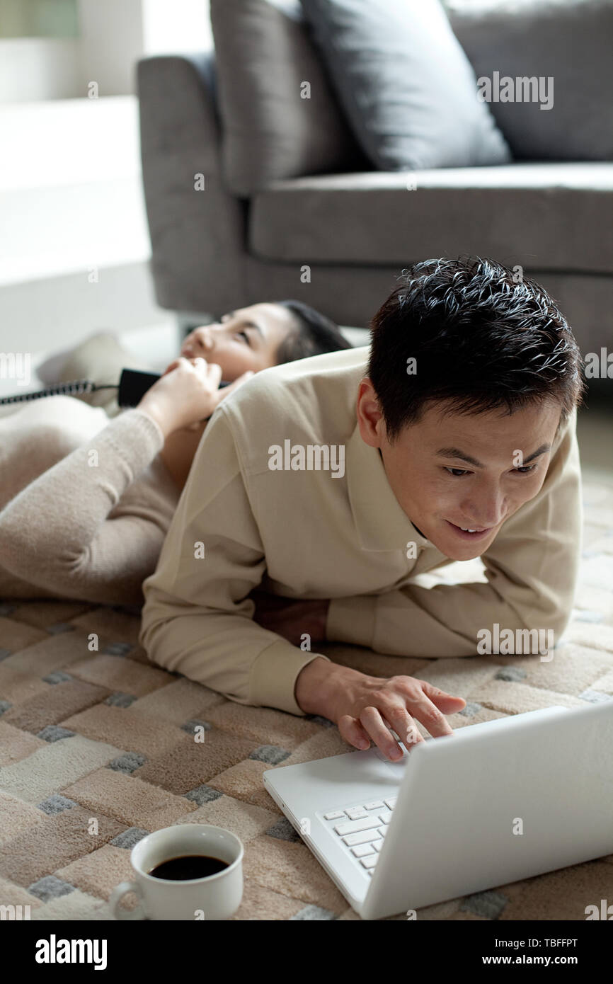 A couple snuggled up together Stock Photo - Alamy