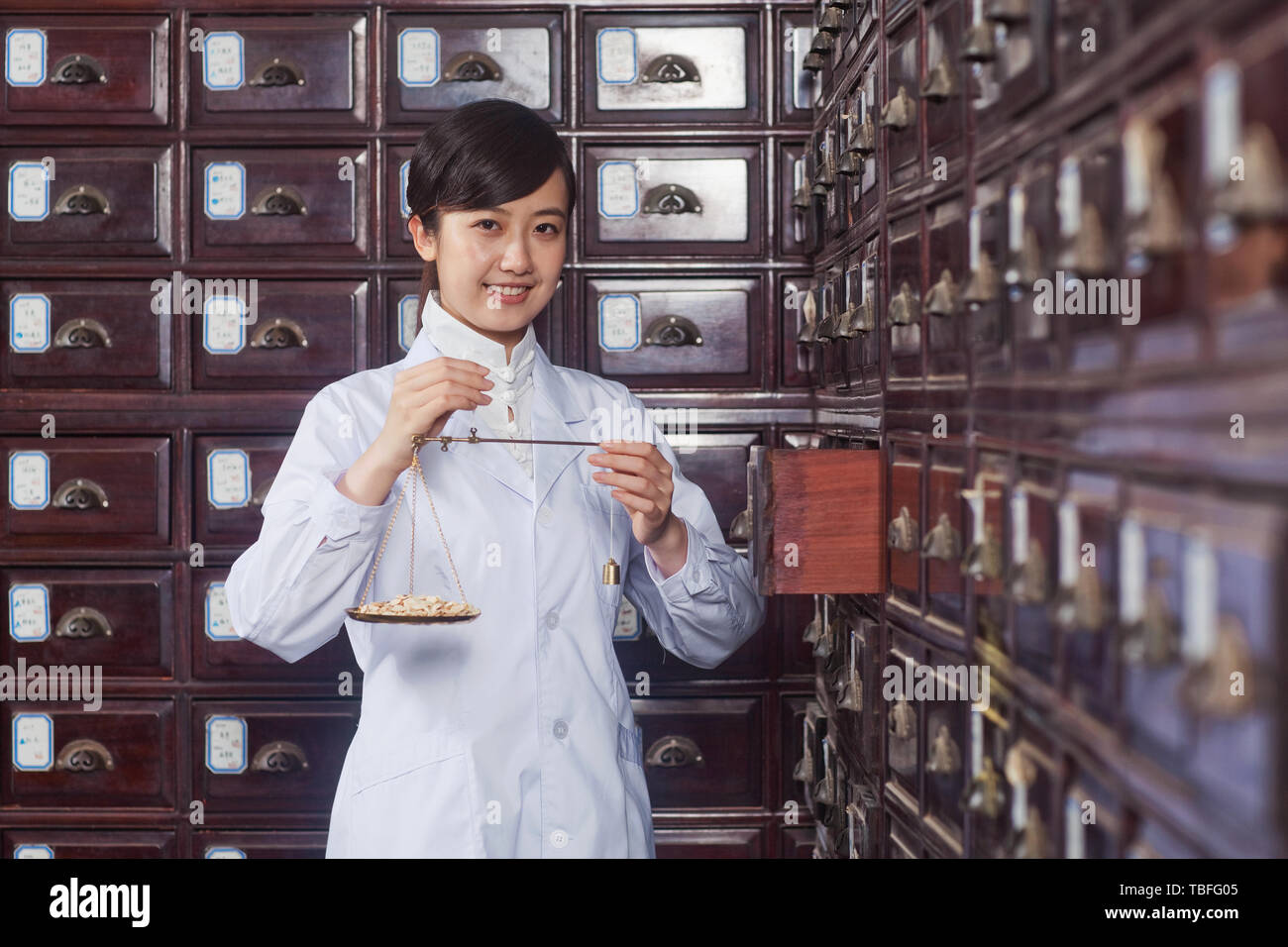 Pharmacist tools hi-res stock photography and images - Alamy