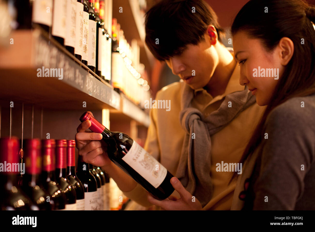 Choose red wine at the liquor store Stock Photo - Alamy