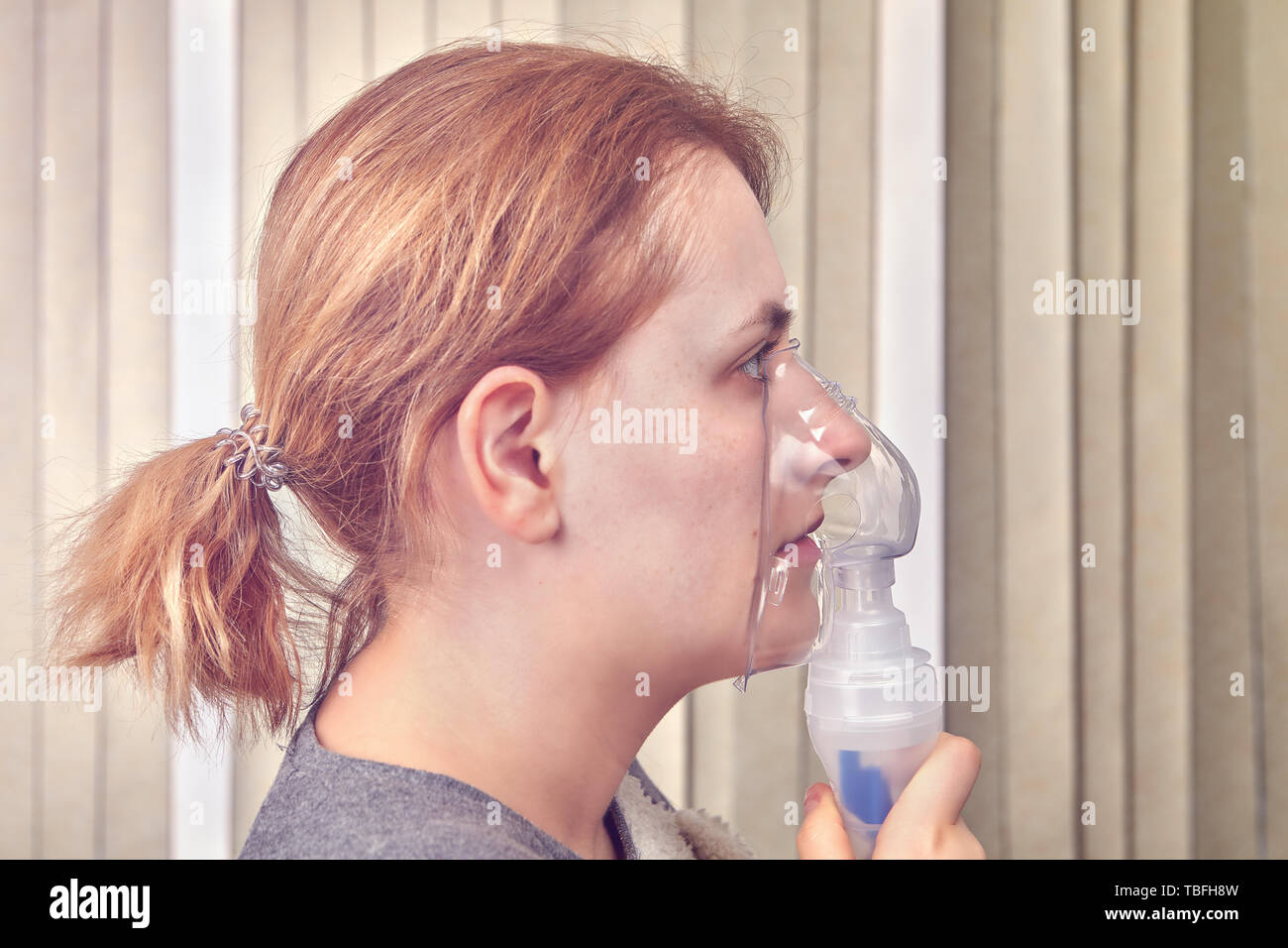 Adult woman nebulizer mask hi-res stock photography and images - Alamy