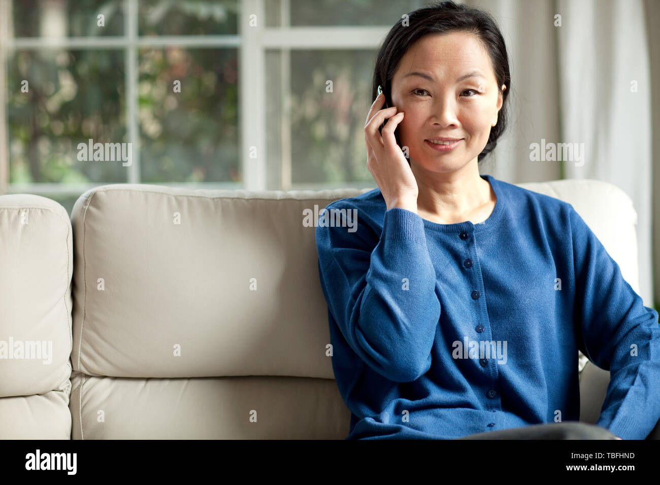 Older people use mobile phones Stock Photo - Alamy
