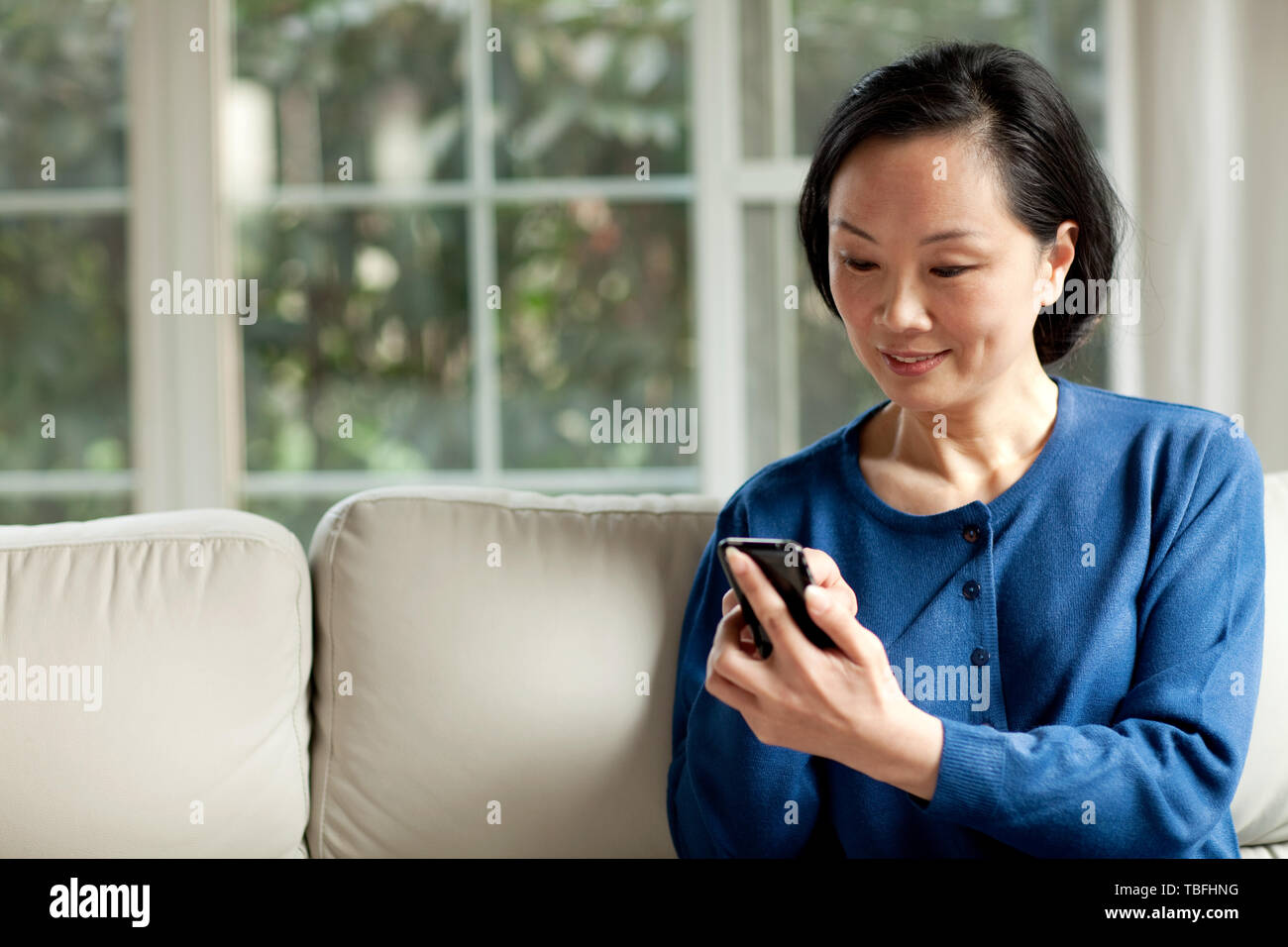 Older people use mobile phones Stock Photo - Alamy