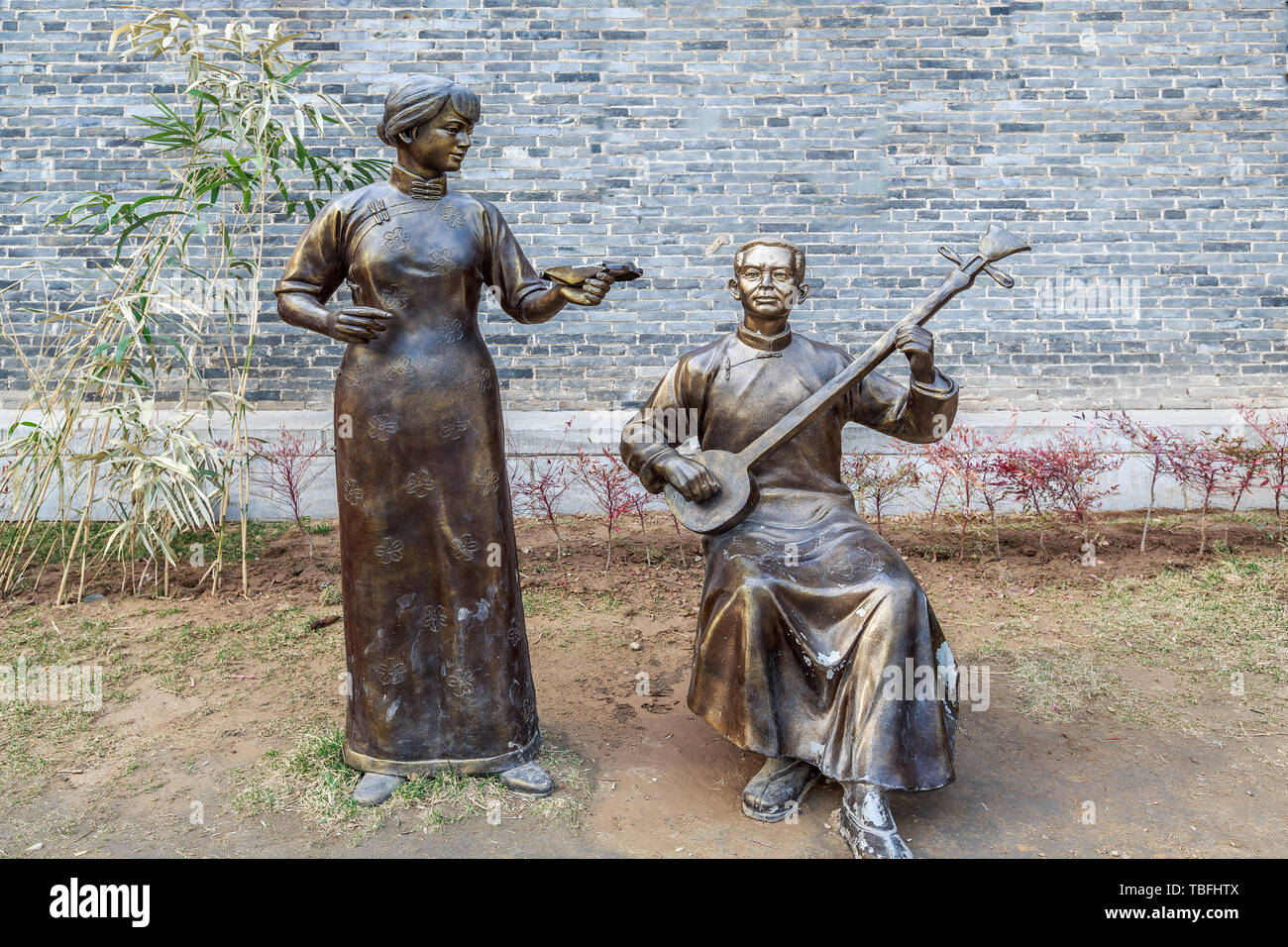 Folk sculptures on the streets of East Ah Gao City Stock Photo - Alamy