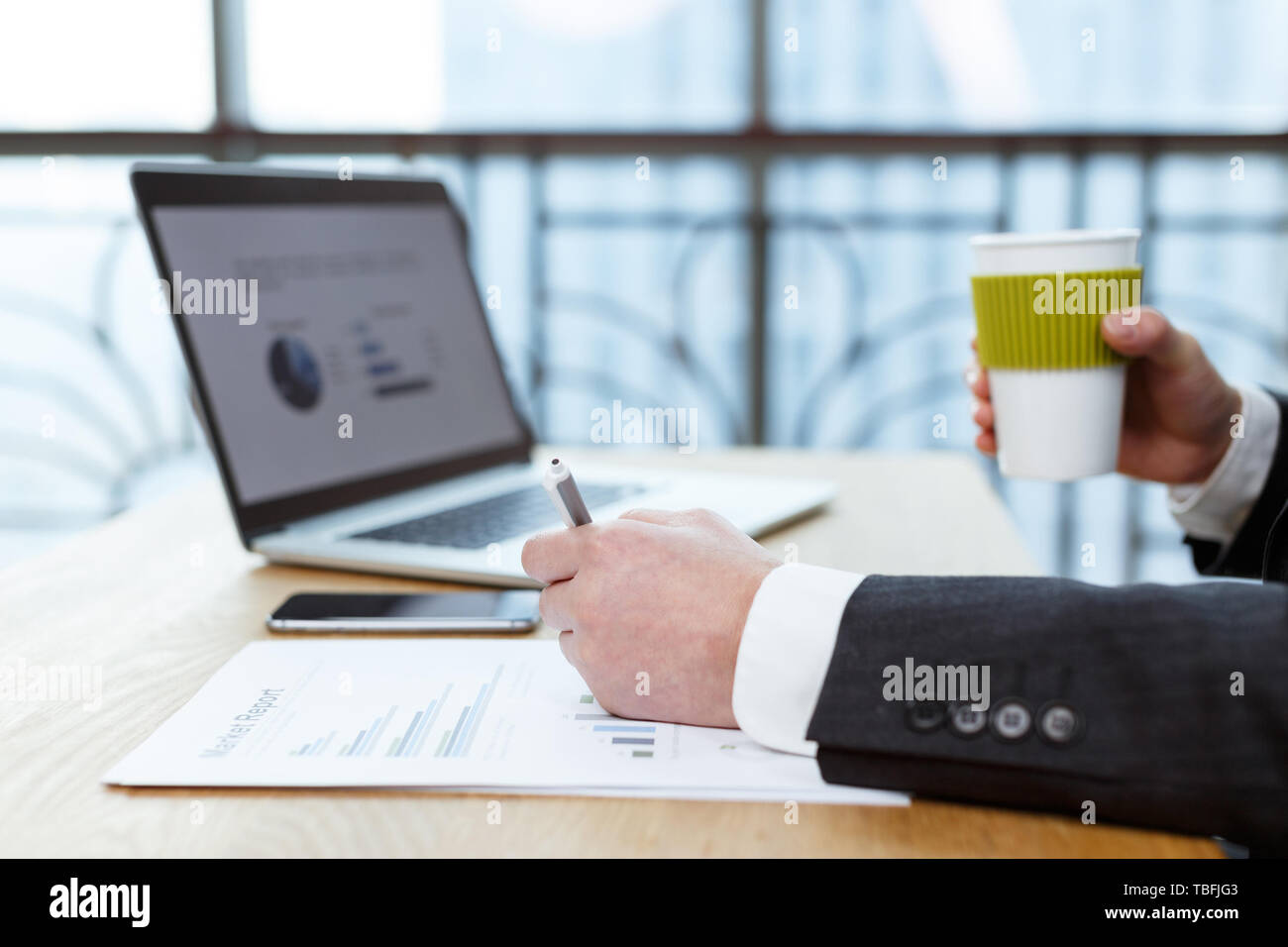 Comment financial reports Stock Photo - Alamy