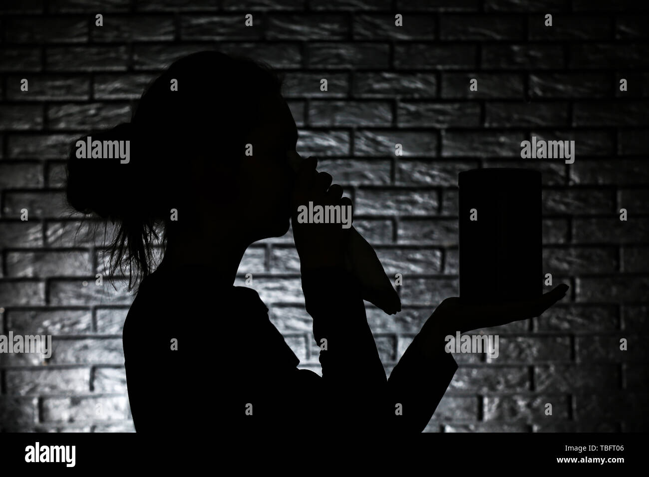 Crying woman silhouette hi-res stock photography and images - Alamy