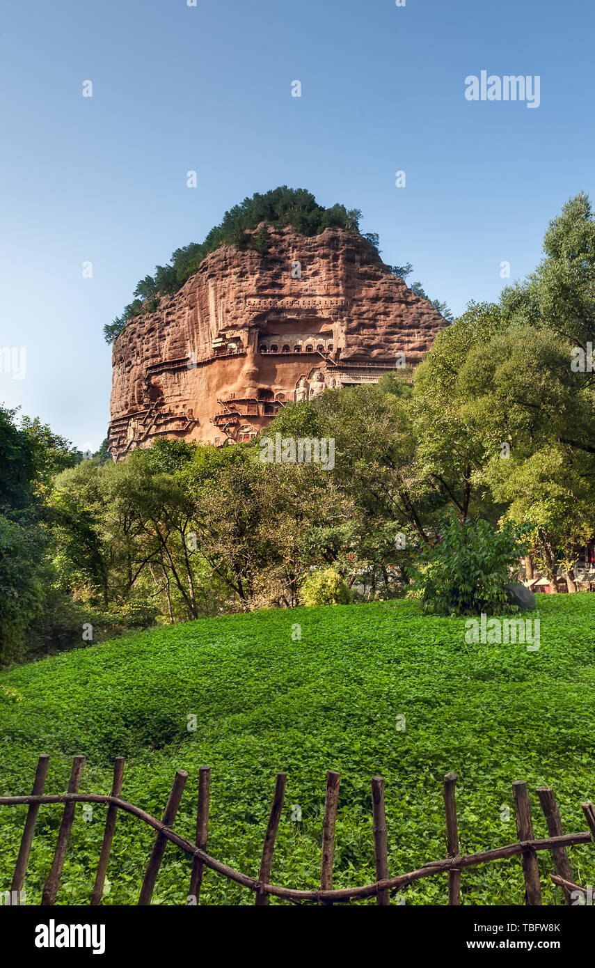 Maijishan suspension temple hi-res stock photography and images - Alamy