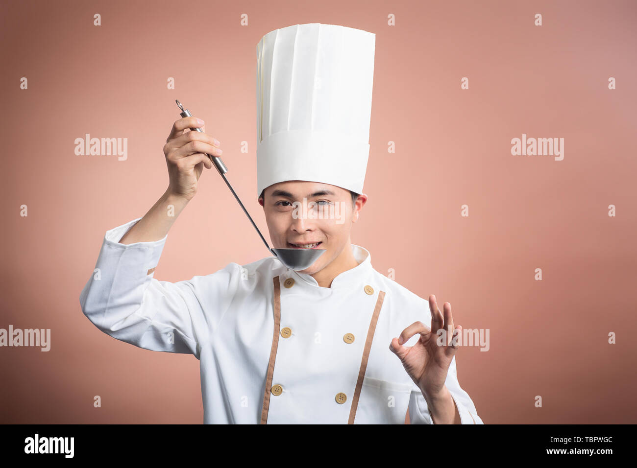 Chef cooking delicious dishes Stock Photo - Alamy