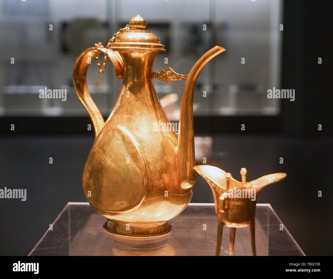 Ming Dynasty gold and jade Stock Photo - Alamy