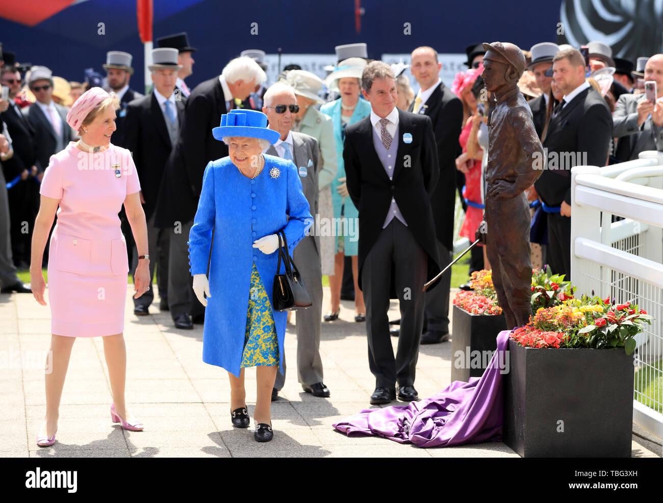 Queen Elizabeth II unveils a statue of Lester Piggott during Derby Day ...