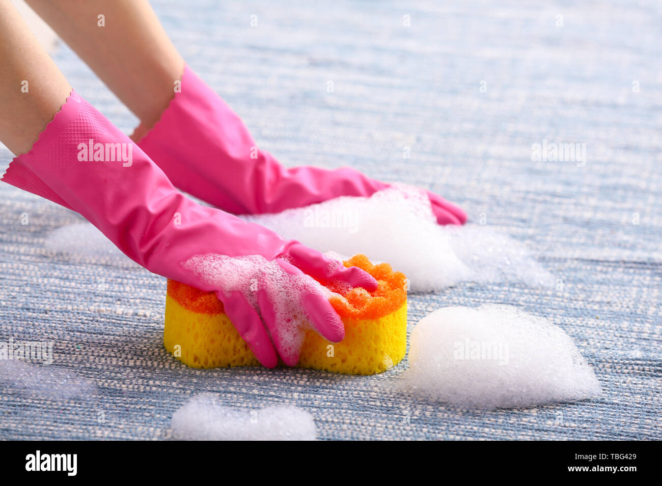 Woman carpet wash hi-res stock photography and images - Alamy