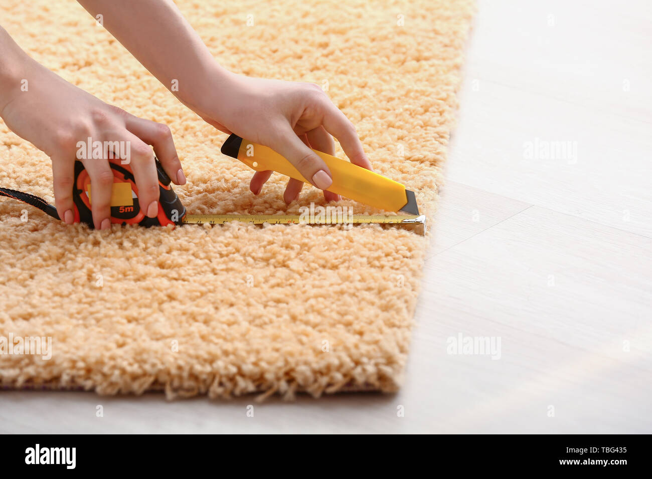 Cutting carpet tape hi-res stock photography and images - Alamy