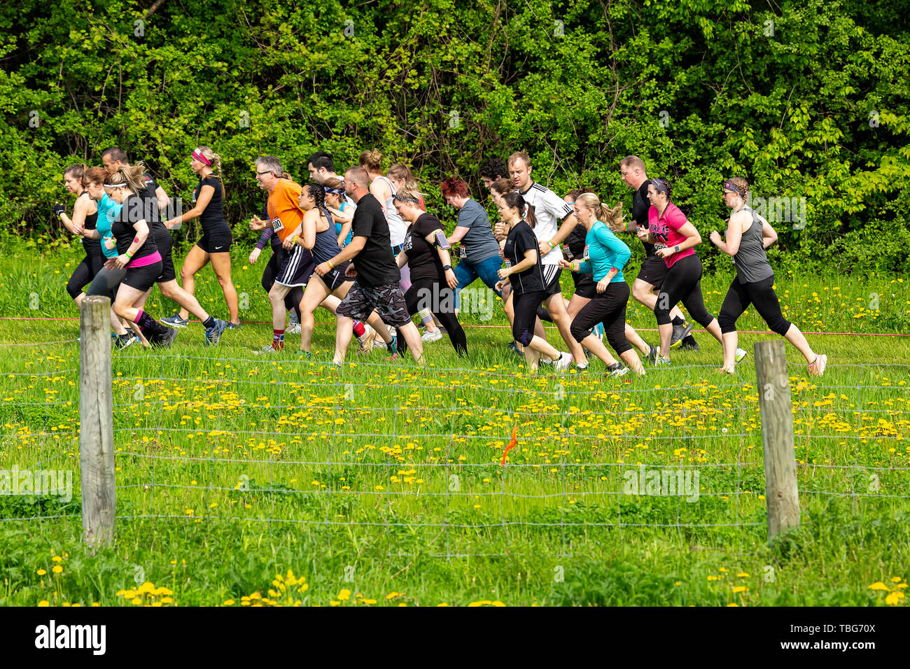 Woman obstacle race mud hi-res stock photography and images - Alamy